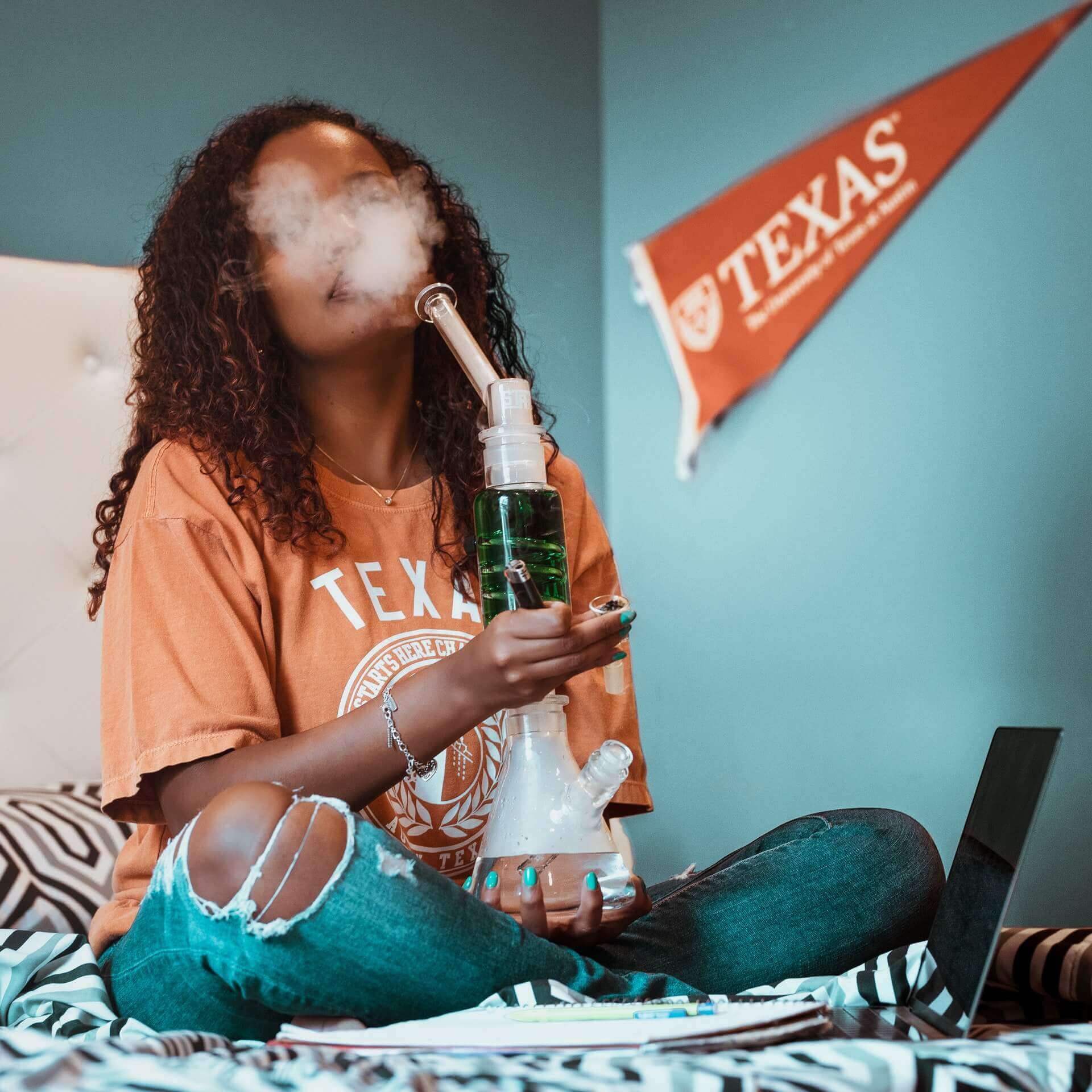 Glass Pipe Maintenance 101 - Big Buds Guide